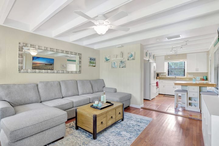 Sunny Naples - Subtropical Oasis Cottage - Naples, FL