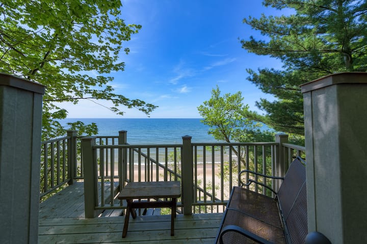 Private, Beachfront Chalet Nestled In Wooded Dune! - Lake Michigan Beach, MI