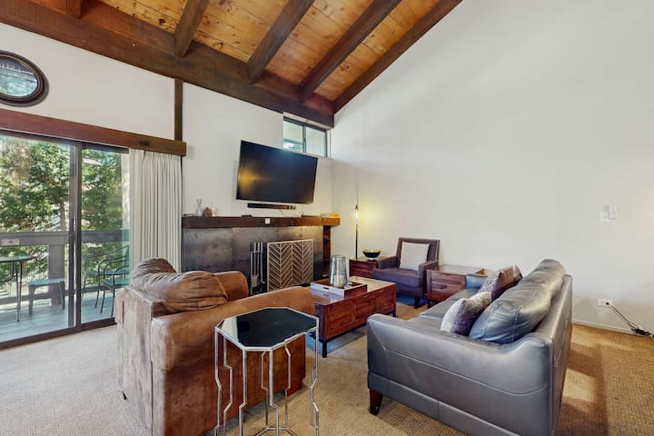 4br With Fireplace, Pool, Hot Tub, & Loft - South Lake Tahoe, CA