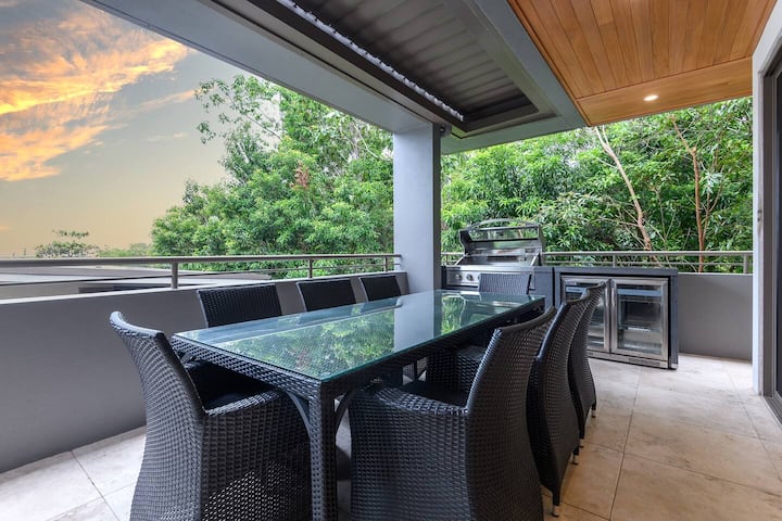 Villa Mercedes—poolside Tranquility On Murphy St - Port Douglas