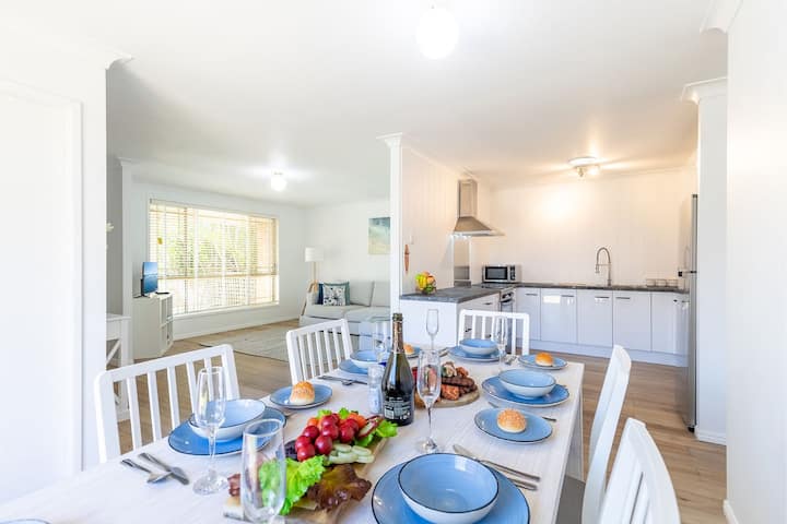 Driftwood Cottage 1 28 Farm Rd  Pet Friendly Wi Fi - Fingal Bay