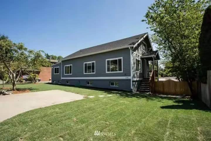6ba/2br N Seattle Hideaway, Large Backyard - Shoreline, WA