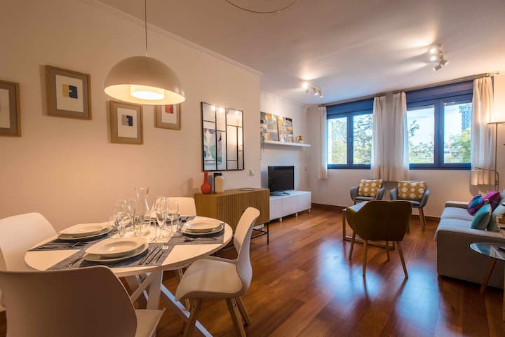 Puerta Del Príncipe - Free Parking - Seville