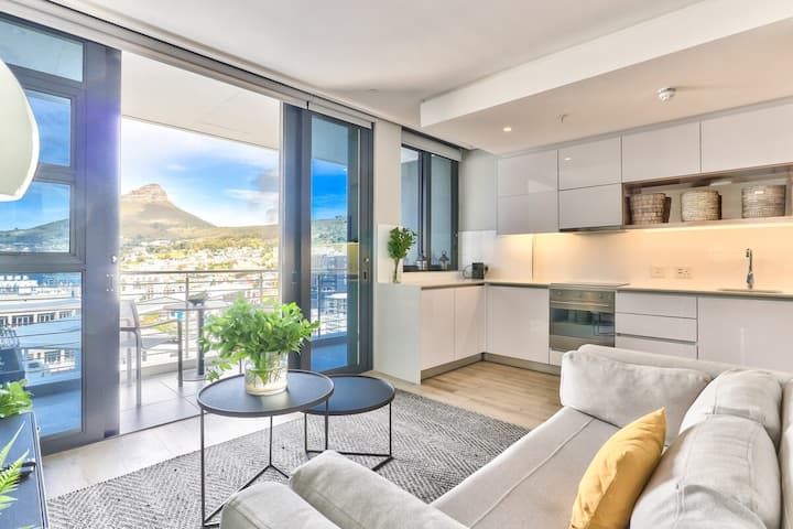 Sky Apartment With Views & Pool - Cape Town