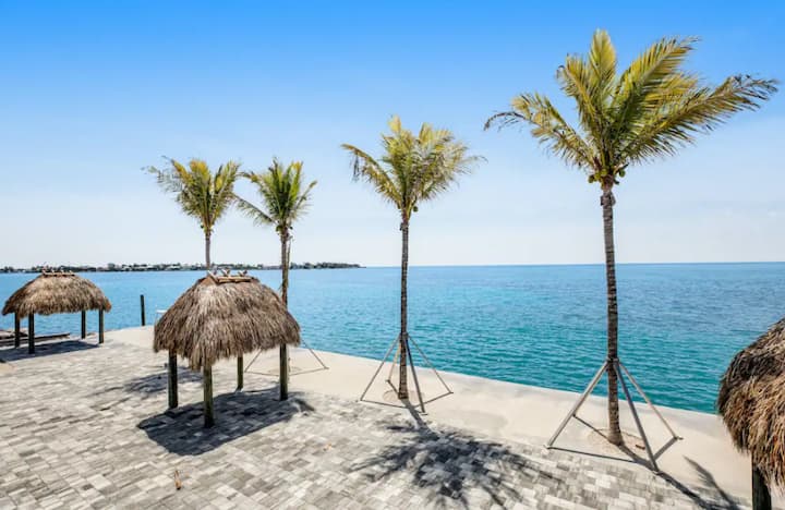 Ocean Isles Gated Sunrise Pool Haven - Marathon, FL