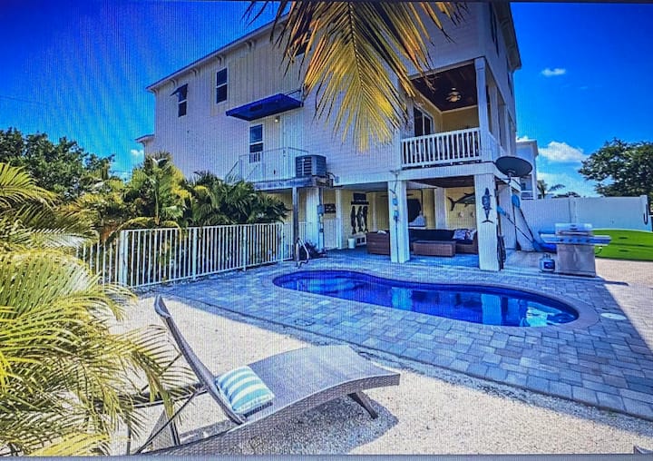 Sombrero Island Breeze 4bd Pool Paradise (M#9) - Marathon, FL
