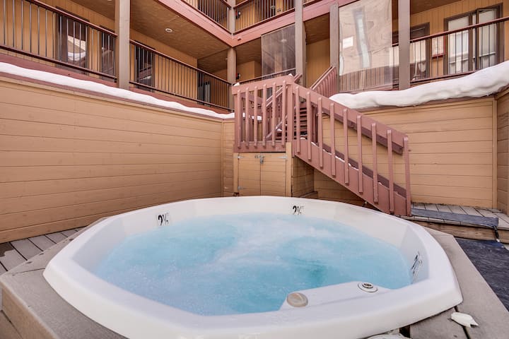 Superb Central Location With Shared Hot Tub! - Breckenridge, CO