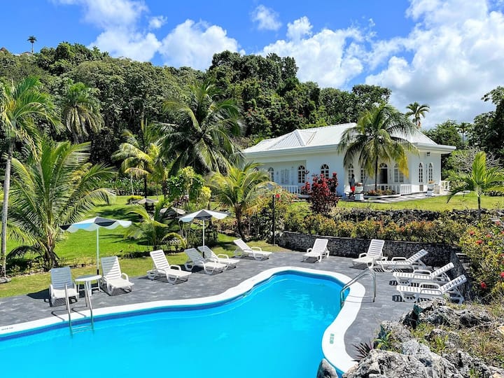 Free Breakfast & Parking! 3 Comfortable Units! - Port Antonio