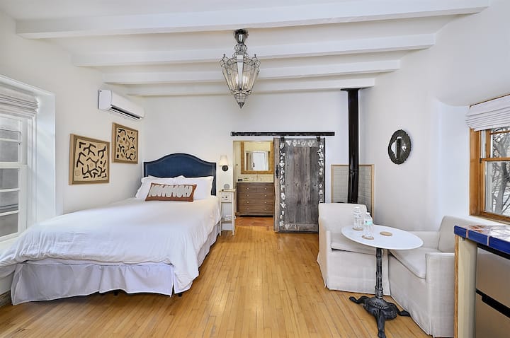 Dos Hermanas Casita 8 | Walk To Plaza | Courtyard - Santa Fe, NM