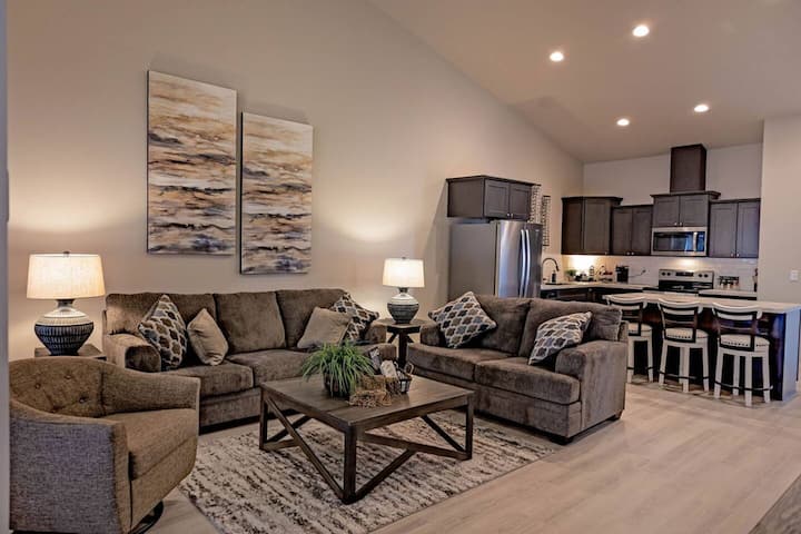 Stylish And Cozy Retreat In Twin Falls - Twin Falls, ID