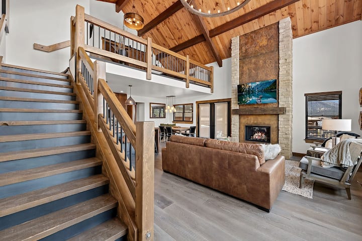 Cabin On Lake Estes! Luxurious Amenities! - Estes Park, CO