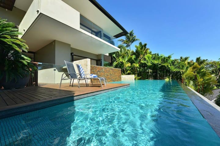 61 Murphy St—a Luxury Tropical Villa - Port Douglas