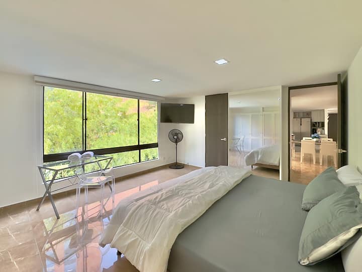 5h  232 M²  Pool  Near El Tesoro Mall - Medellin, Antioquia, Colombia