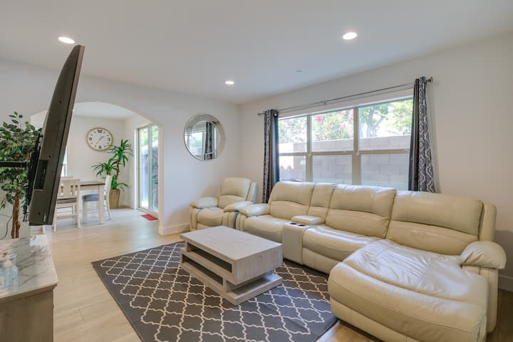 Pet-friendly Paramount Home, 16 Mi To Los Angeles! - Los Angeles, CA