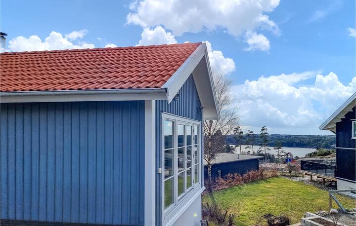 Lovely Home In Tanumshede With Kitchen - Tanumshede