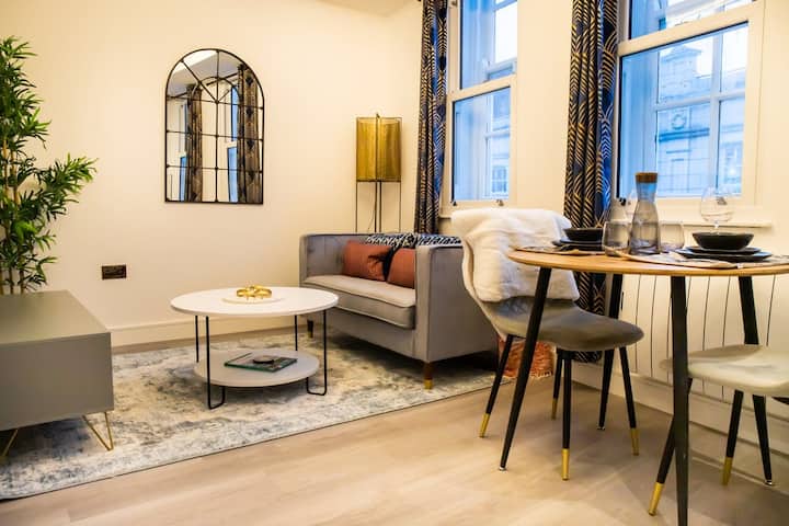 Kirkgate Suites - Stylish City Centre Apartment - Leeds