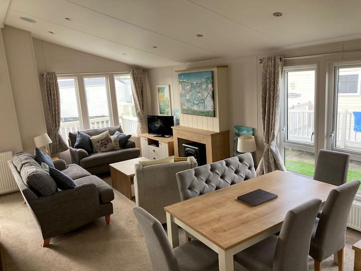 Lodge With Decking In Hunstanton Ref 23144k - Hunstanton