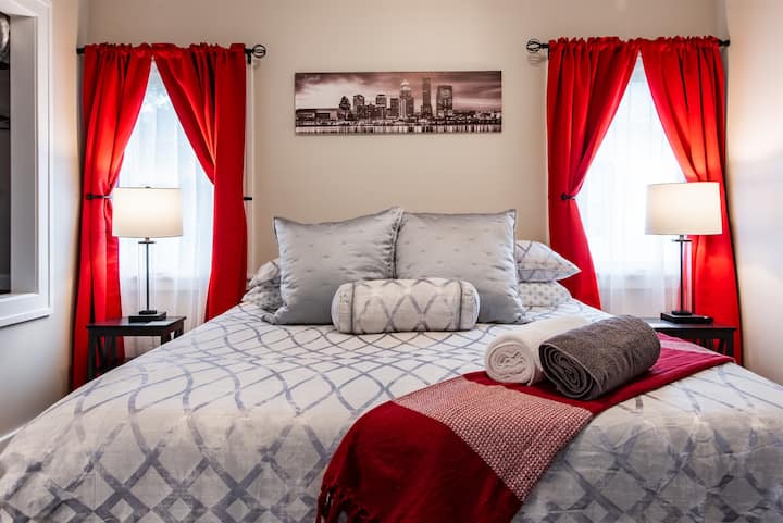 Delightful Germantown Retreat: Remodeled 2br/2ba H - Louisville, KY