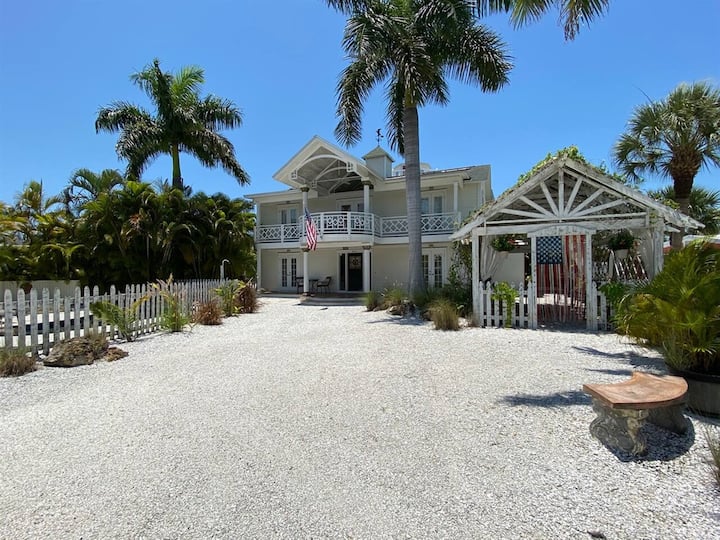 Family Vacation On Ami W/pool 4br, 2.5ba, Up To 8 - Holmes Beach, FL