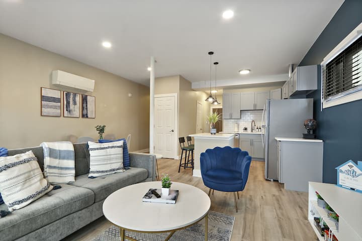 Stylish 2br | A+ Location, Parking, Laundry, Desk - Downers Grove, IL