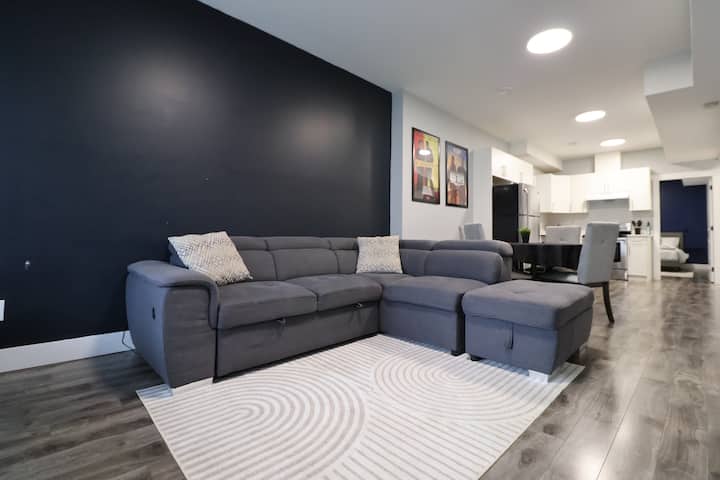 Modern 3br W/ Patio + Fireplace | Self Check-in - Abbotsford