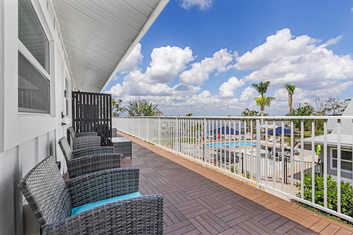 4 Person 1 Bedroom Condo With Waterview Balcony 7 - Pine Island, FL
