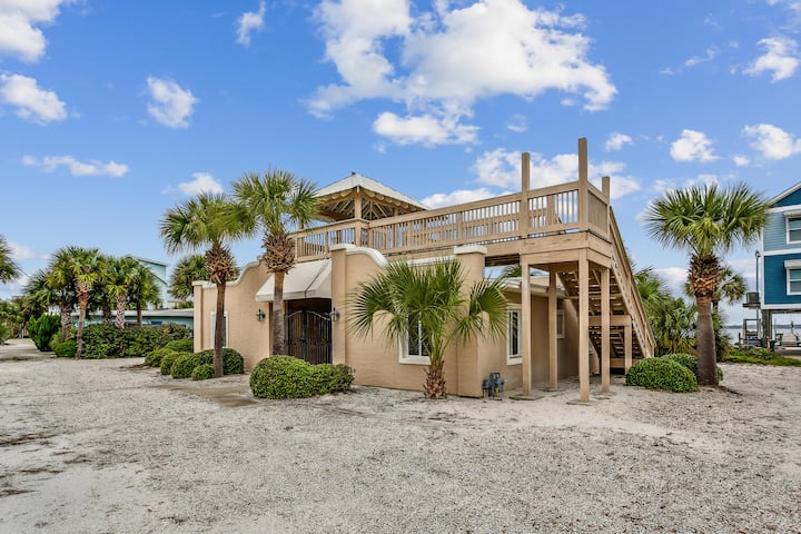 Stunning Roof Top Deck- 2 Blocks From The Gulf! - Pensacola Beach, FL