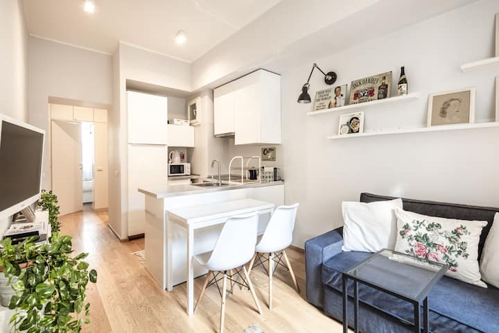 Easylife - Beautiful Apartment With Panoramic Balcony In The Lively Navigli District - Milan