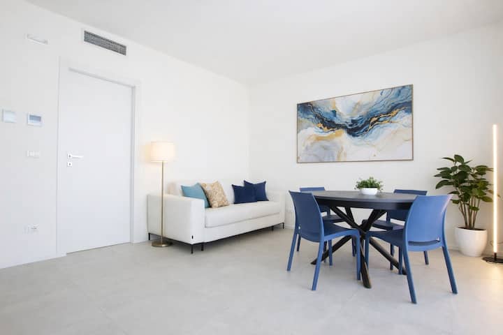 Modern Apartment With Two Bedrooms And A Pool - Lido di Jesolo