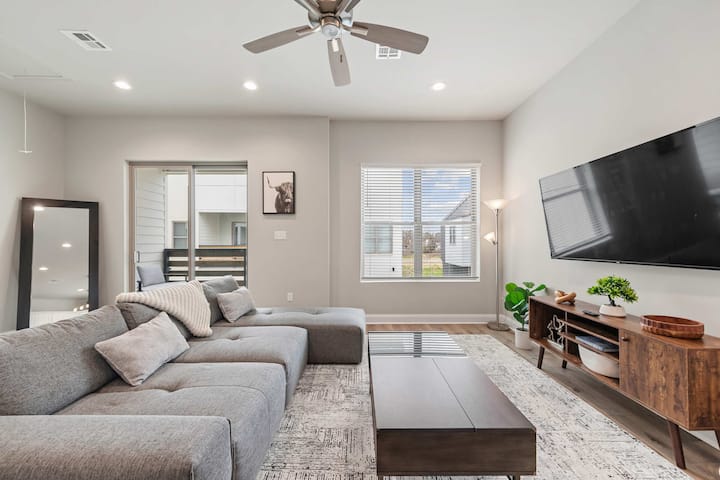 New Luxury Home • King Bed • Garage - Zoosiana, Broussard
