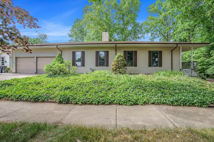 3br Classic Home Close To The Lake - Dog-friendly - South Haven, MI