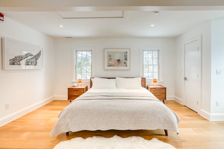 The Penthouse, Downtown Lenox By Evergreen Home - Lee, MA