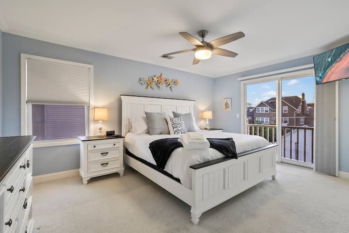 Close To Boardwalk With Pool + Parking - Spring Lake, NJ