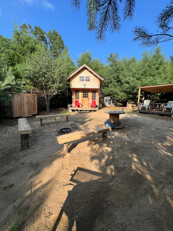 Forest Bunkie • Trails & Stargazing - Delhi, ON, Canada