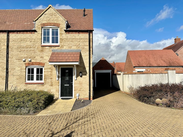 Homely 3 Bedroomed House In Bicester - Bicester