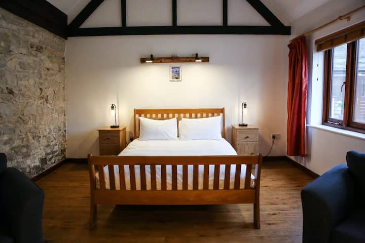 Double Deluxe Bedroom - Corfe Castle
