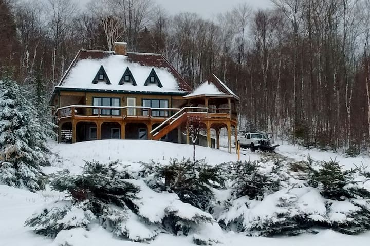 Dog-friendly 3br Chalet With Stellar View & Gazebo - Lily Bay State Park, Beaver Cove