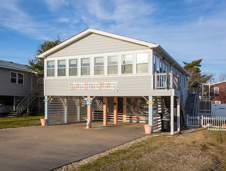 3min Walk To Beach! Hot Tub, Yard & Near Shops - Kill Devil Hills, NC