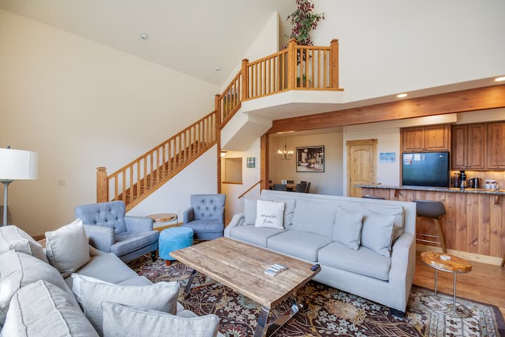 Ski Bus - Comm Hot Tub - 4 Bedroom Suites - Garage - Steamboat Springs, CO