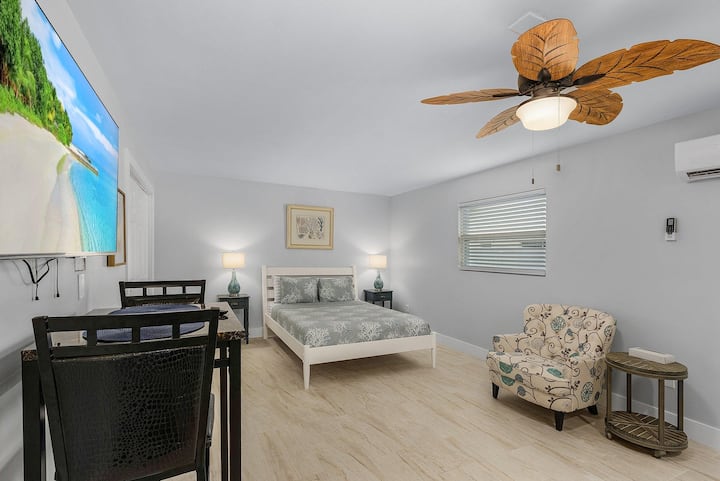 Studio With Patio - Island Paradise - Pine Island, FL