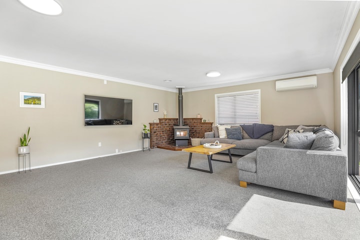 Forest Views | Lynmore With Spa Pool, Sleeps 10 - Rotorua