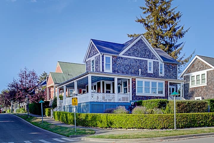 Boat House: Private Hot Tub, Large Front Porch - Pacific Beach, WA