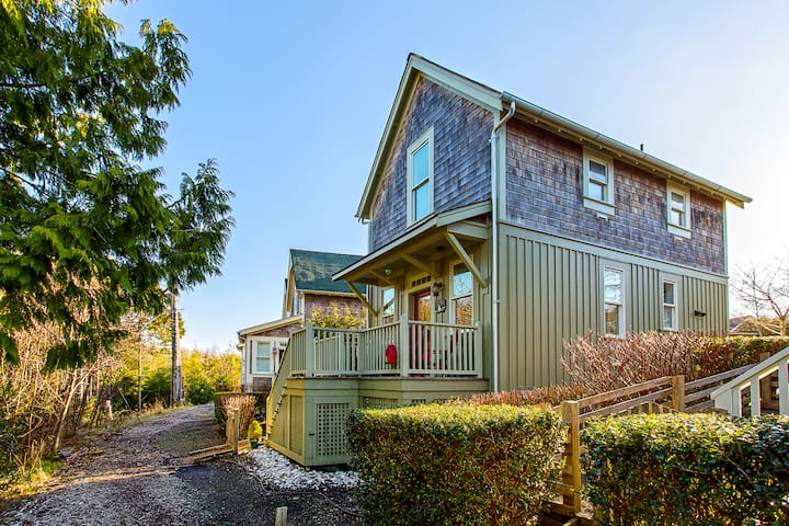 Seabrook's Fish And Ships, Beach And Fire Pit! - Moclips, WA