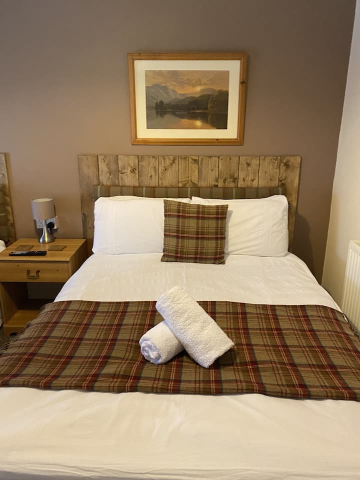 Family Ensuite With Shower At Number 19 Guesthouse - Ulverston