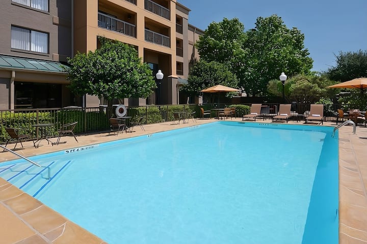 4 Family-friendly Units W/ Free Parking, Pool! - Richardson, TX
