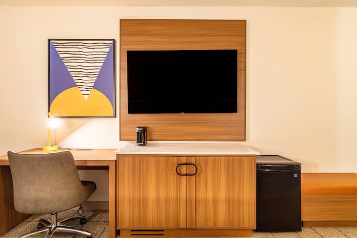 Pets Allowed! 4 Homely Units! Pool, Free Parking! - Dallas, TX