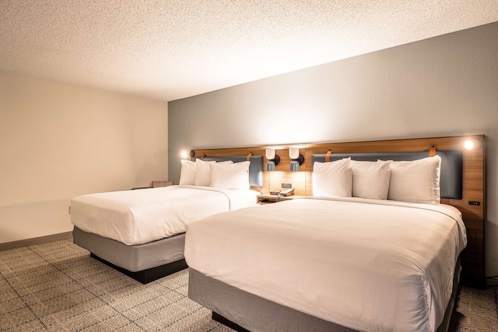 Pets Allowed! 4 Homely Units! Pool, Free Parking! - Dallas, TX
