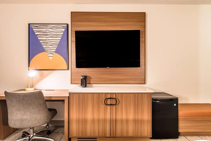 3 Units Close To Hawaiian Falls Garland!  W/ Pool! - Garland, TX