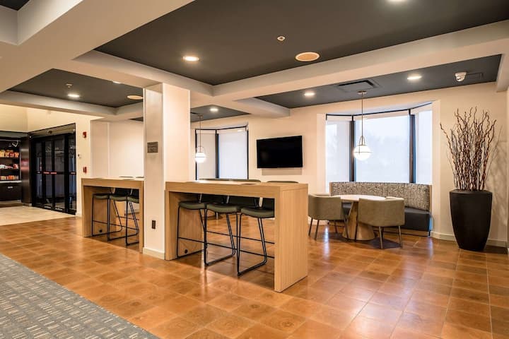2 Units W/ Free Parking, Close To Cottonwood Park! - Richardson, TX