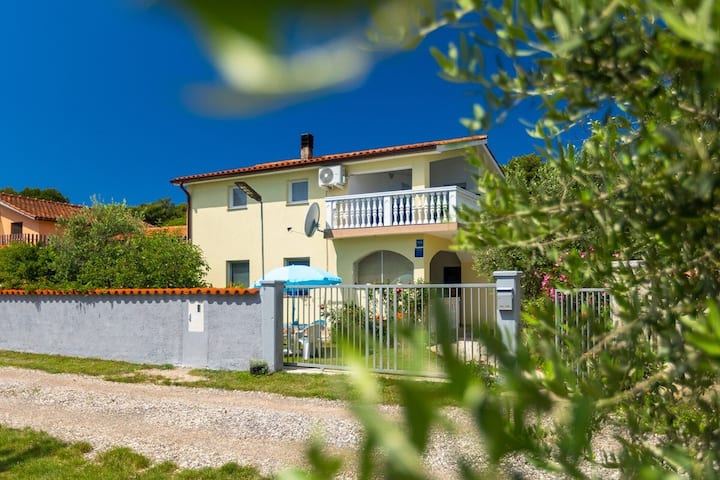 Apartment Mirjana (74257-a1) - Ližnjan